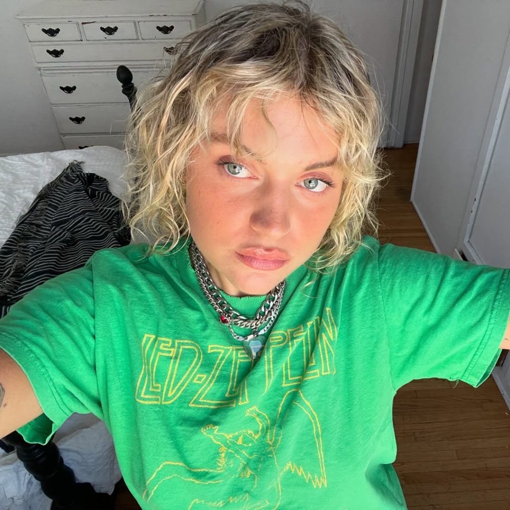 JoJo Siwa Sparks Relationship Rumors with Kath Ebbs